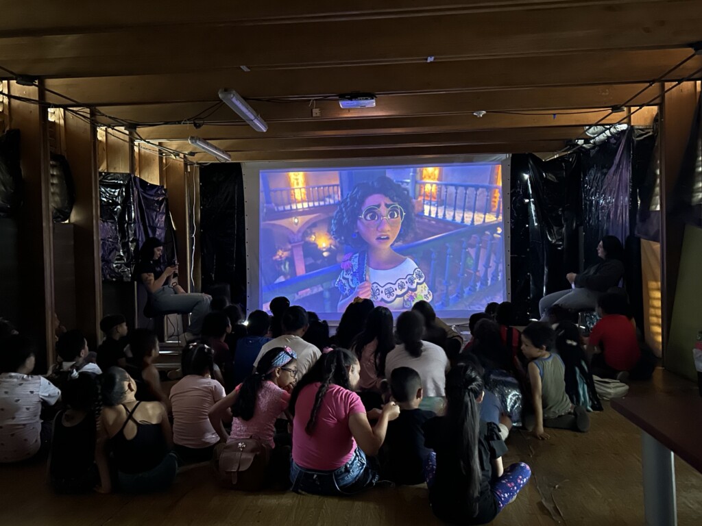 Encanto: Tarde de Cine - Carpio de Luz